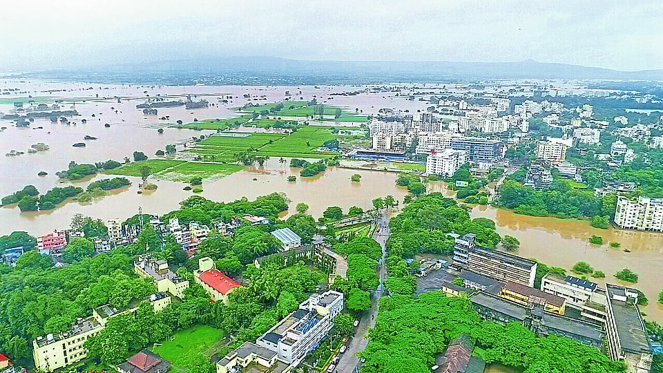 Kolhapur - चुकीच्या नकाशावर पूररेषा!