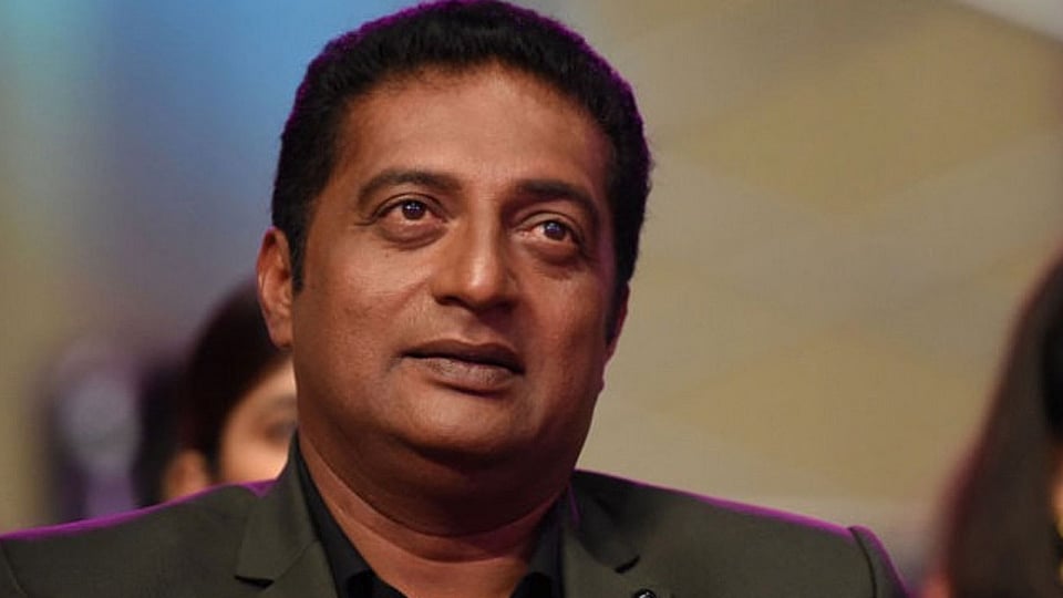 Prakash Raj : प्रकाश राज यांनी उडवली चांद्रयान-३ ची खिल्ली, नेटकरी ...