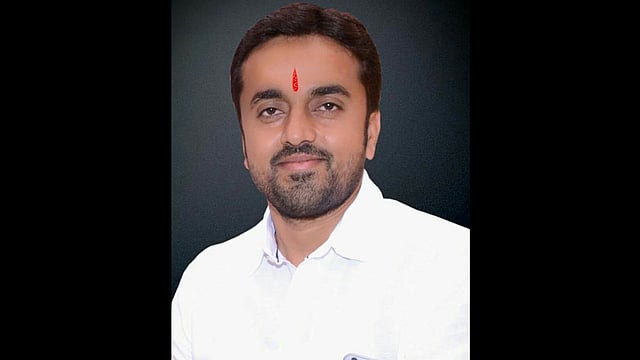 जेष्ठ नागरिकांसाठी विरंगुळा केंद्र उभारणार - सुहास बाबर