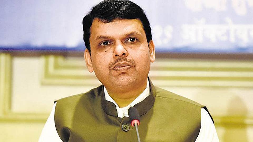 Devendra Fadnavis | पोलिसांनीच शिवसैनिकांना परवानगी दिली, देवेंद्र ...