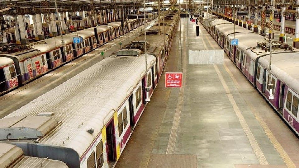 Mega Block : मुंबईकरांना रविवारी दिलासा; मुख्य, हार्बर मार्गावर ...