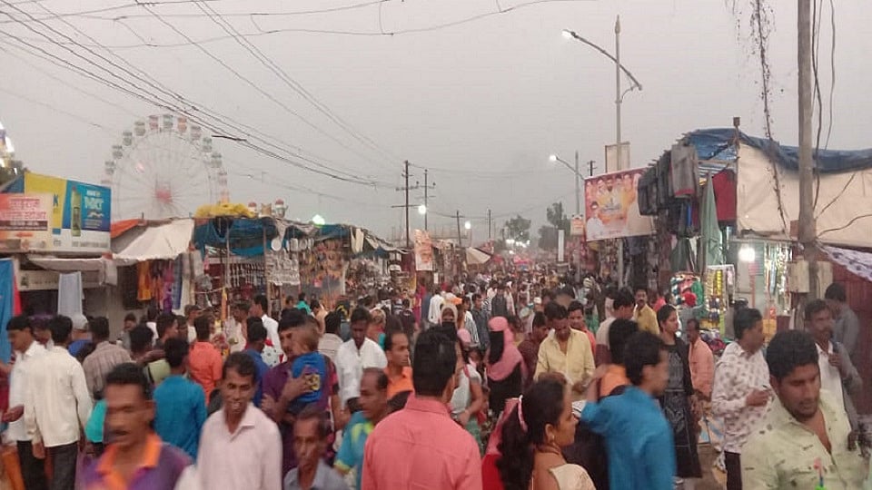 हौशे, नवशे आणि गवशांची म्हसा यात्रेत मौजमजा