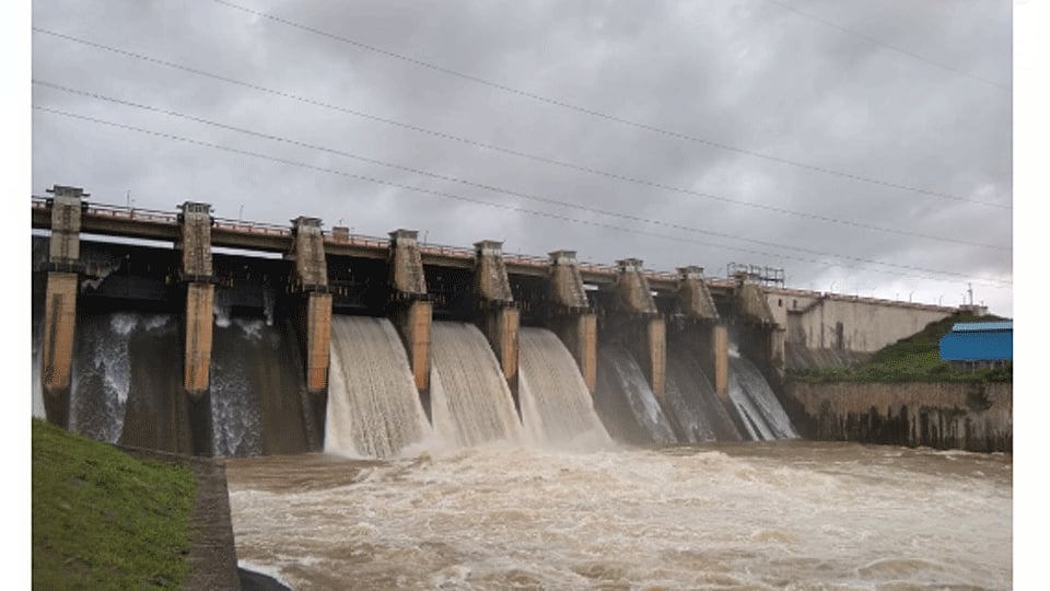 वीर धरणातून पाण्याचा विसर्ग वाढला