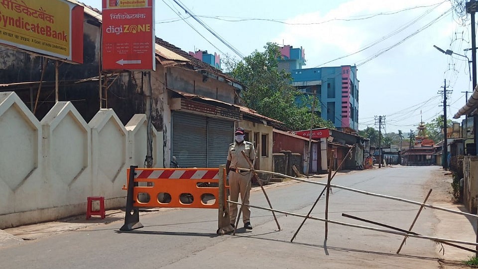 म्हणून त्या 6 व्यक्तींना गावाच्या बाहेर केले क्वारंटाईन अन्...