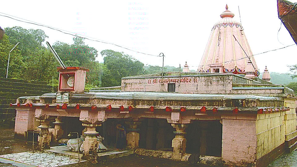डोंगराच्या कुशीतील यवतेश्वर; यादवकालीन श्री शंभू महादेव मंदिर