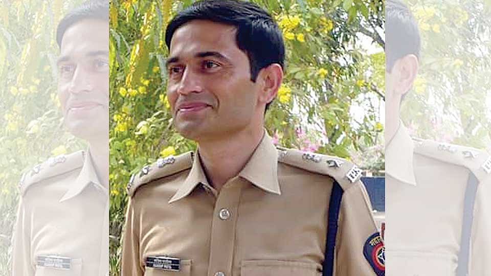 साताऱ्याच्या पुस्तकांनी गडचिरोलीतील ग्रंथालये केली समृद्ध!