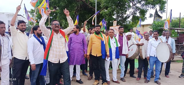 डफली आंदोलनाने दणाणला जिल्हाकचेरीचा परिसर, का आणि कुठे ते वाचा...