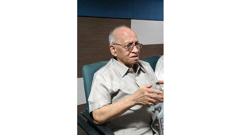 ज्येष्ठ स्वातंत्र्य सैनिक मोहन रानडे यांचे निधन