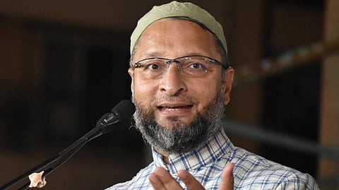 Asaduddin Owaisi News : दिल्लीत ओवेसींच्या घरावर दगडफेक; खिडक्यांच्या ...