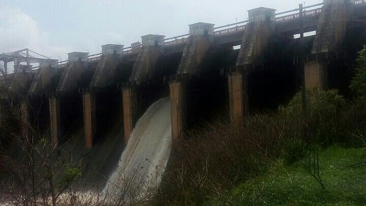 वीर धरण पूर्ण भरले; 4500 क्युसेक्स विसर्ग नदीत