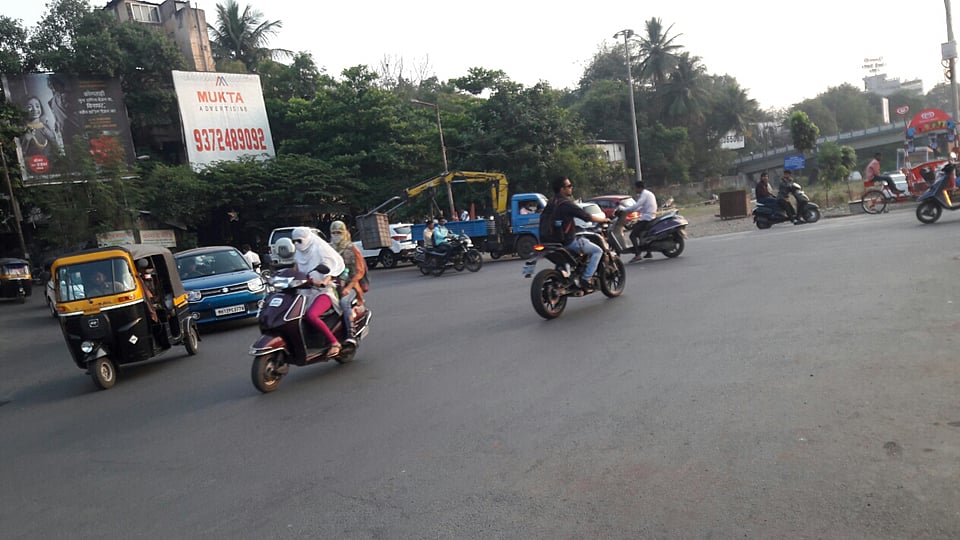 बाबा भिडे पुल रस्त्यावर गोलाकार चबूतरा उभारा