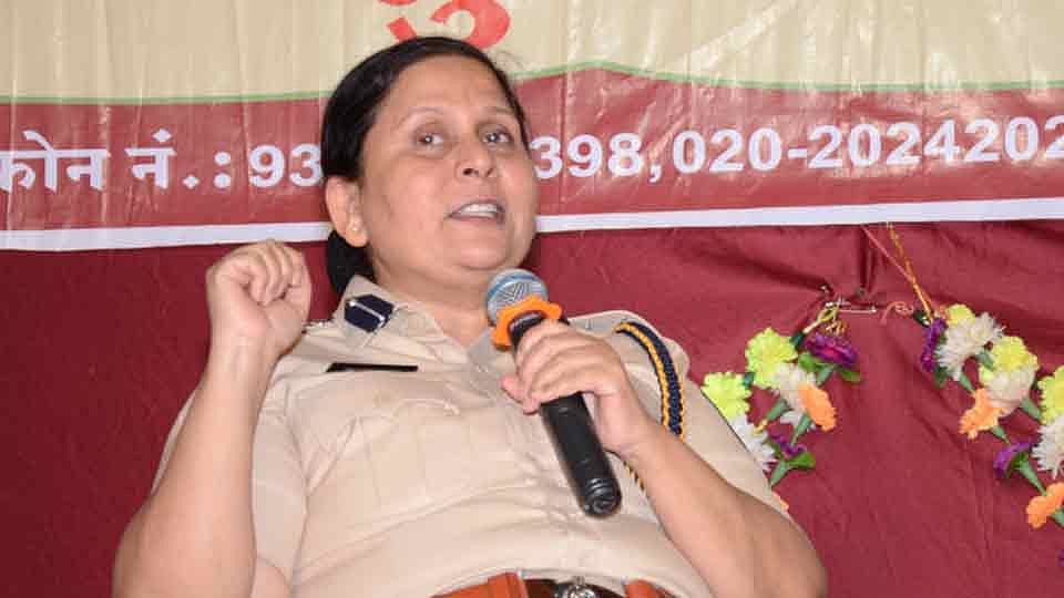 ...अन्‌ सोबत चहा घेण्याची शिक्षा