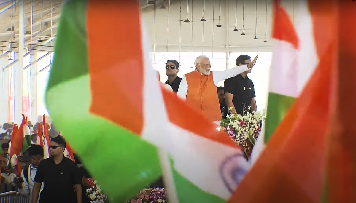 PM Modi inaugurates locomotive plant in Dahod; flags off first electric ...