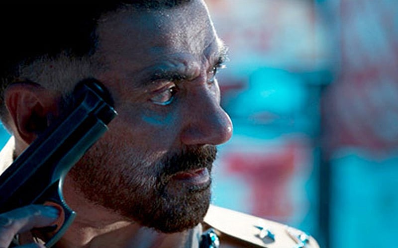 Chup Review: Being a Critic and Dating are Fraught with Danger in R ...