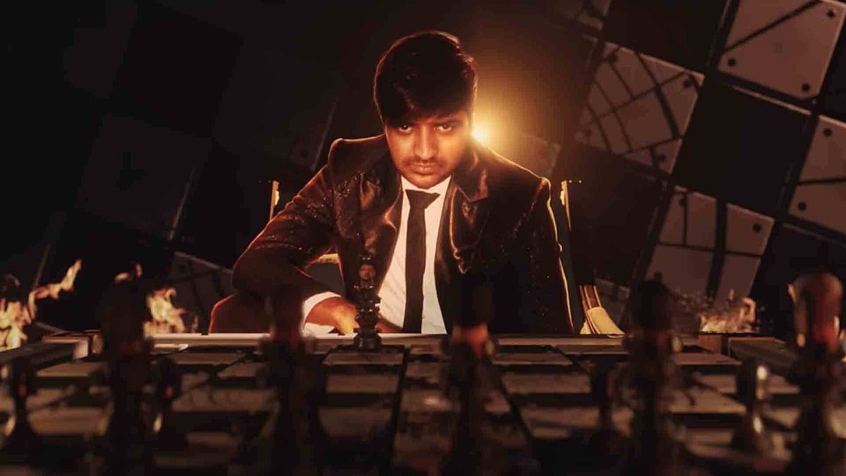 The Motion Poster of Sathish’s Vithaikkaaran Out