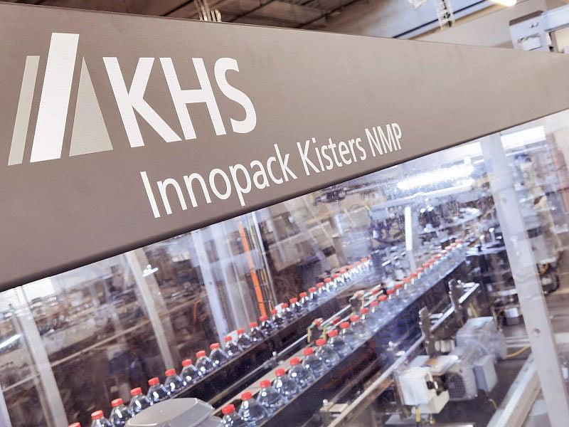 KHS provides universal adhesive for plastic bottles