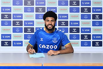 Everton could save millions thanks to Simms - Whelan