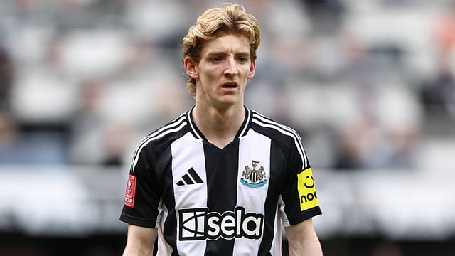 Newcastle fans 'devastated' as star joins Anthony Gordon in missing ...