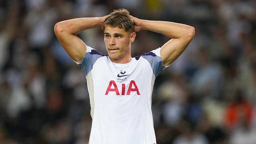 Micky van de Ven Exit: Tottenham to Liverpool Transfer Takes On-Air Twist