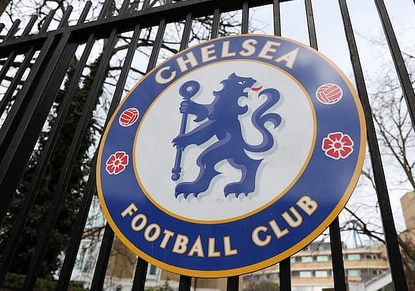 Chelsea starlet Lewis to quit after agreeing four-year