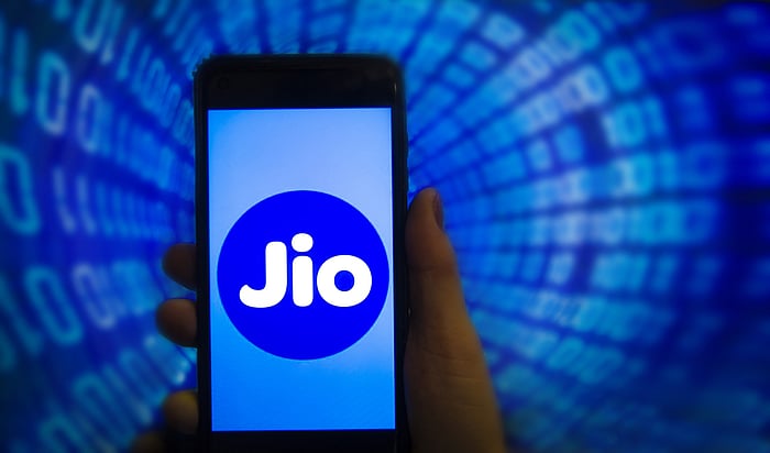 Jio invests $200 million in Glance; new lock screen for JioPhone Next ...