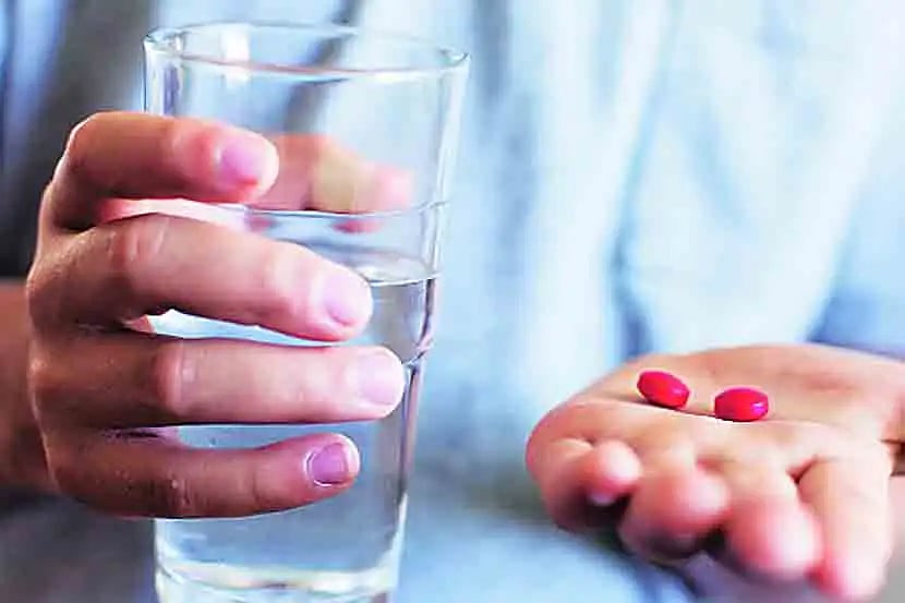 औषधांसोबत 'या' पदार्थांच सेवन कधीच करू नका, होतील दुष्परिणाम