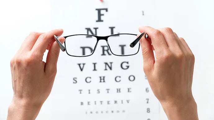 जगभर वाढतेय चष्मेबहाद्दरांची संख्या!