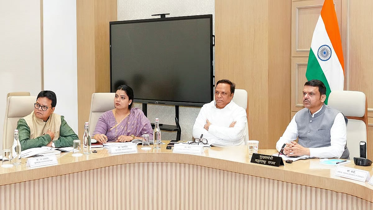 Mumbai : 'बेस्ट' जमिनींची विक्री नाही, मुख्यमंत्री देवेंद्र फडणवीस ...