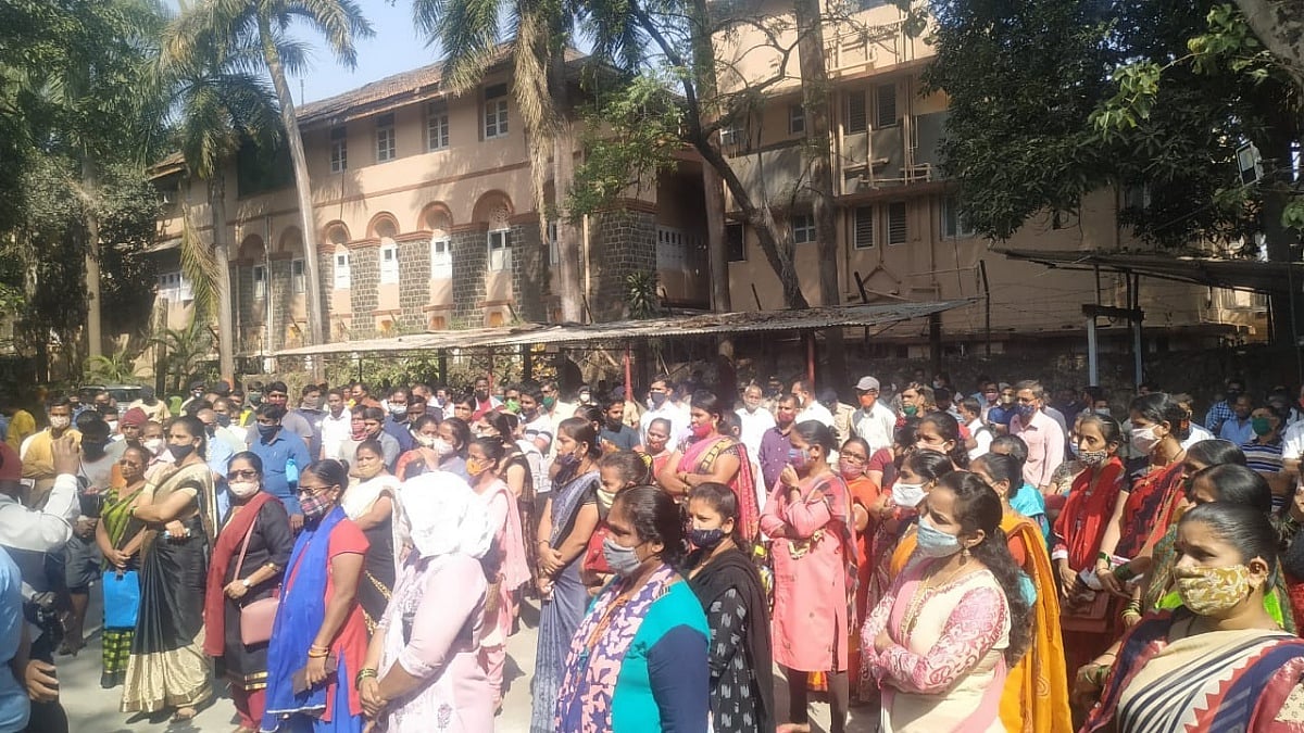 Mumbai: Mill worker's union holds protest to re-start mills