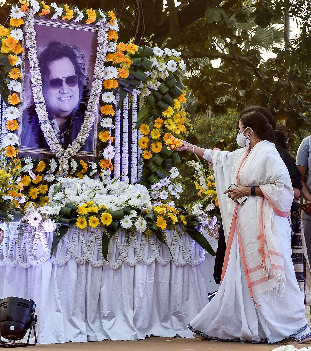 West Bengal: CM Mamata Banerjee, actors Prasenjit Chatterjee and ...