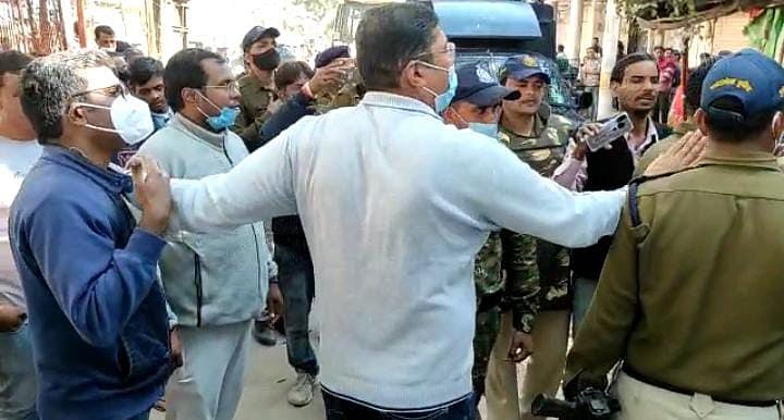 Bhind collector asks traders to shoot him, video goes viral