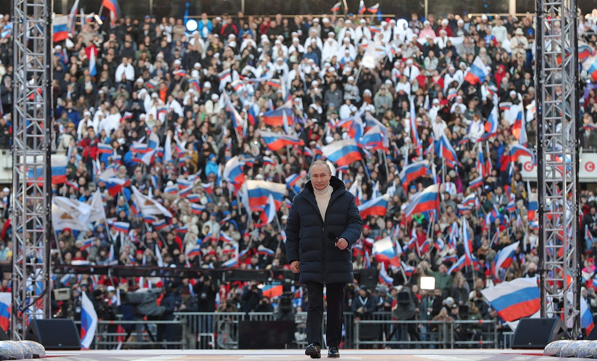 Putin calls for 'a world without Nazism' in chest-thumping speech in ...