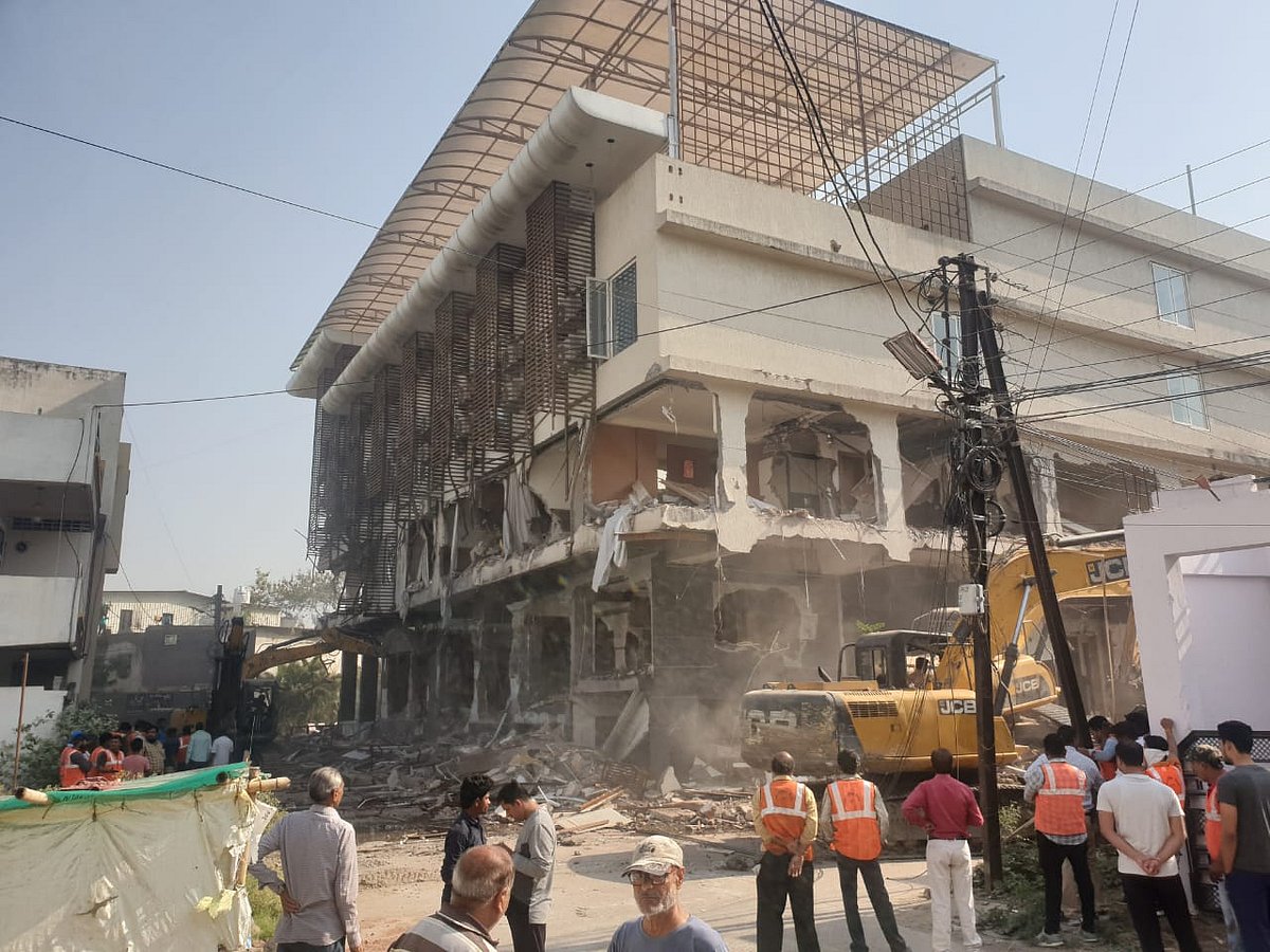 Indore: IMC razes illegal portions of Hotel 25 Hours