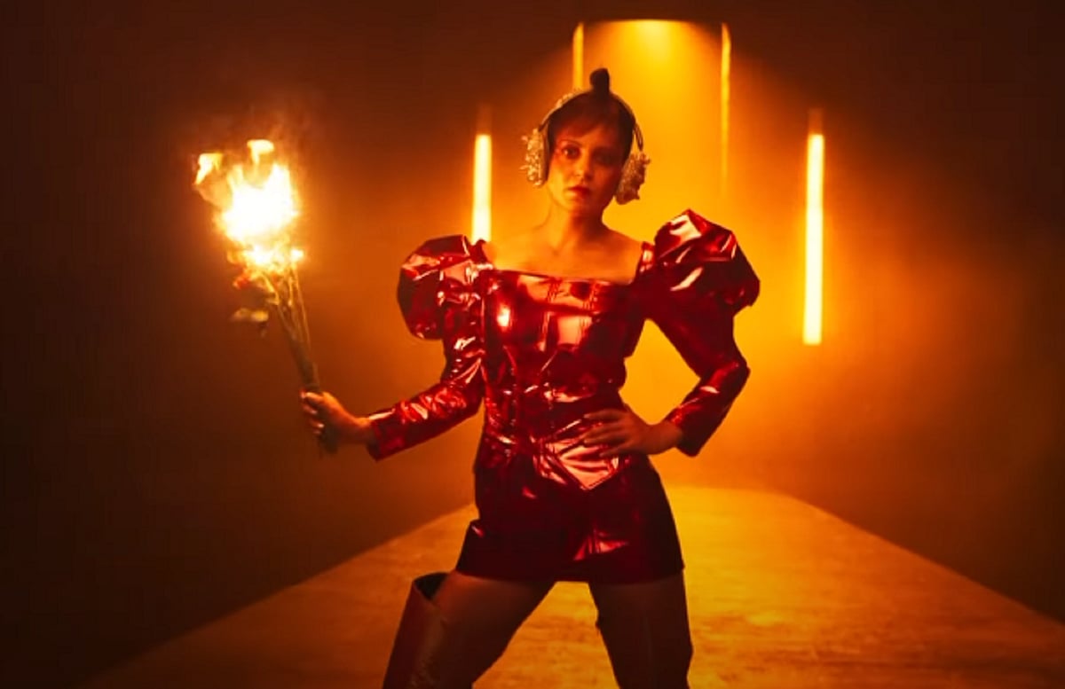 Watch: Kangana Ranaut's 'Dhaakad' song 'She's on Fire' launched amidst ...