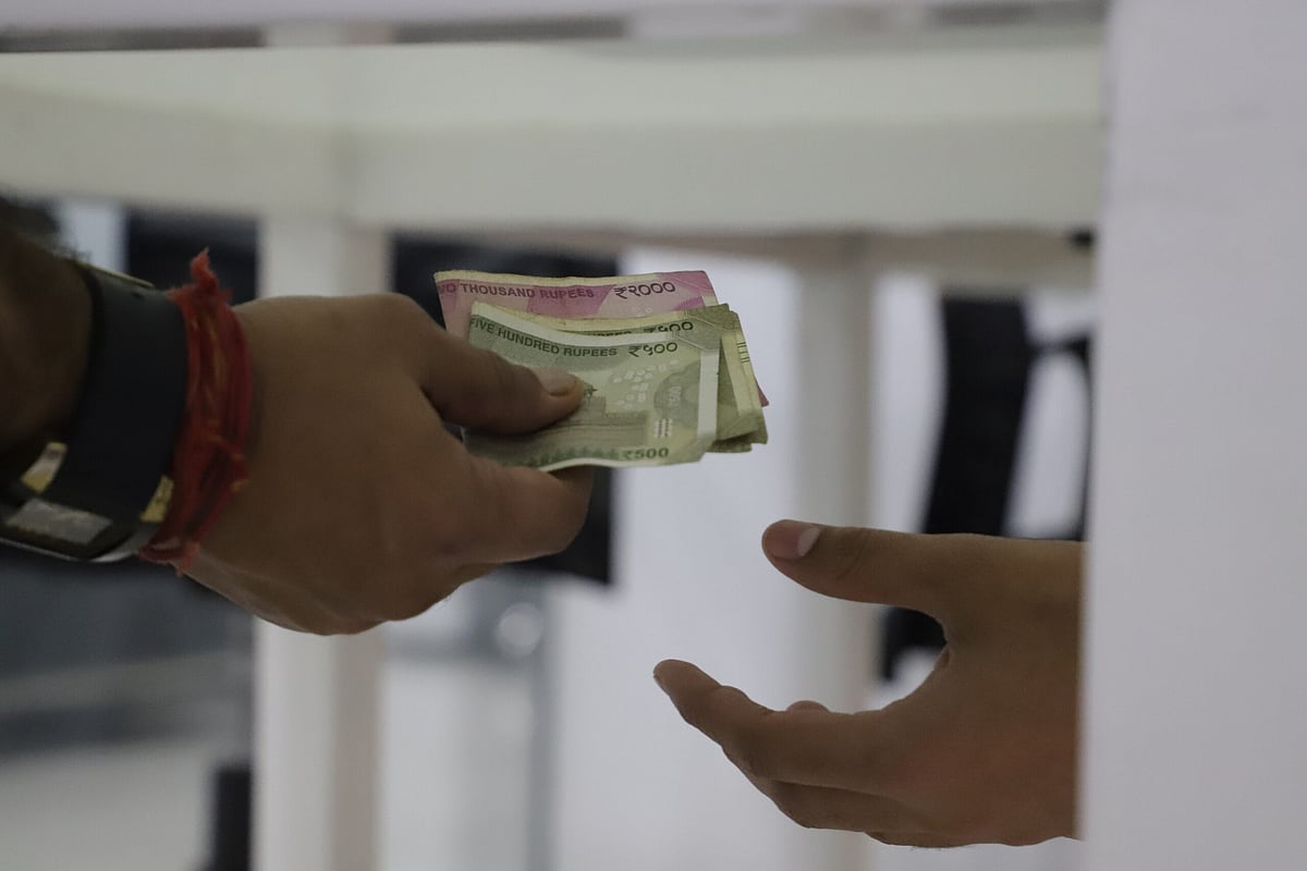 Karnataka: High Court stays probe against 3 IAS officers in corruption case