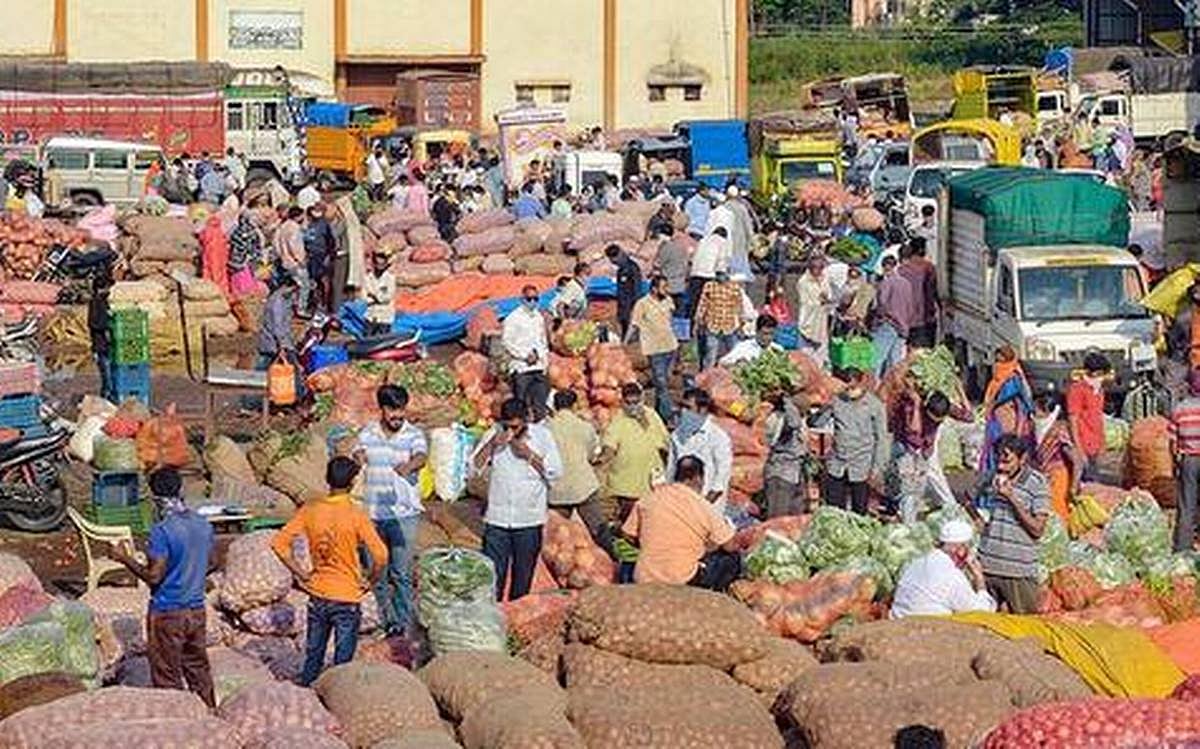 Navi Mumbai: APMC traders oppose 5% GST on unregistered brands, say it ...