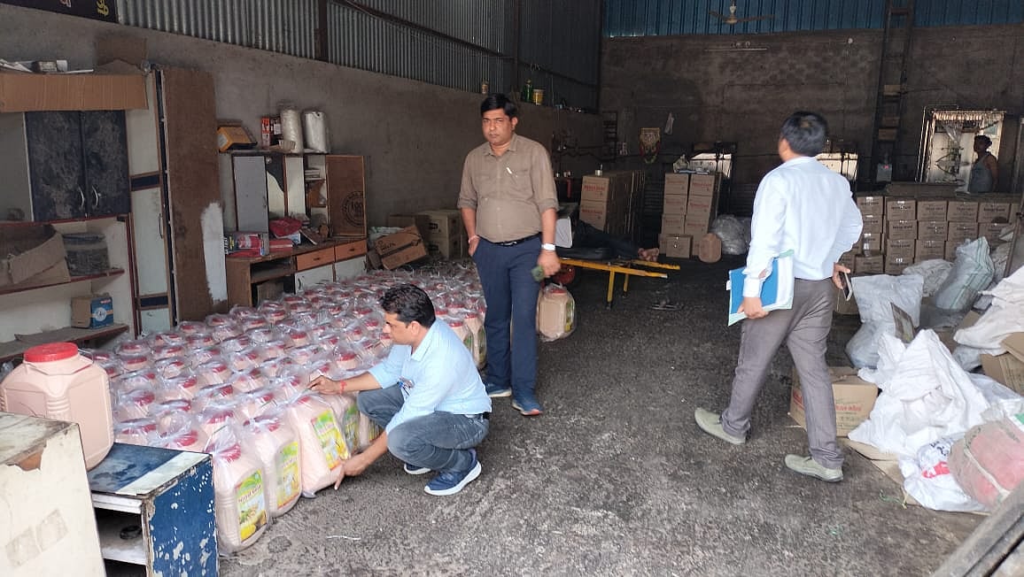 Khargone: Edible oil worth Rs 50 lakh seized