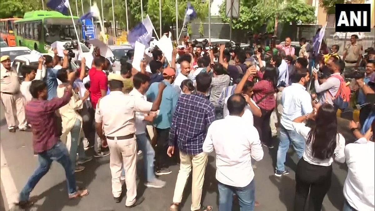 JNU students protest outside UP Sadan against demolition of Prayagraj ...