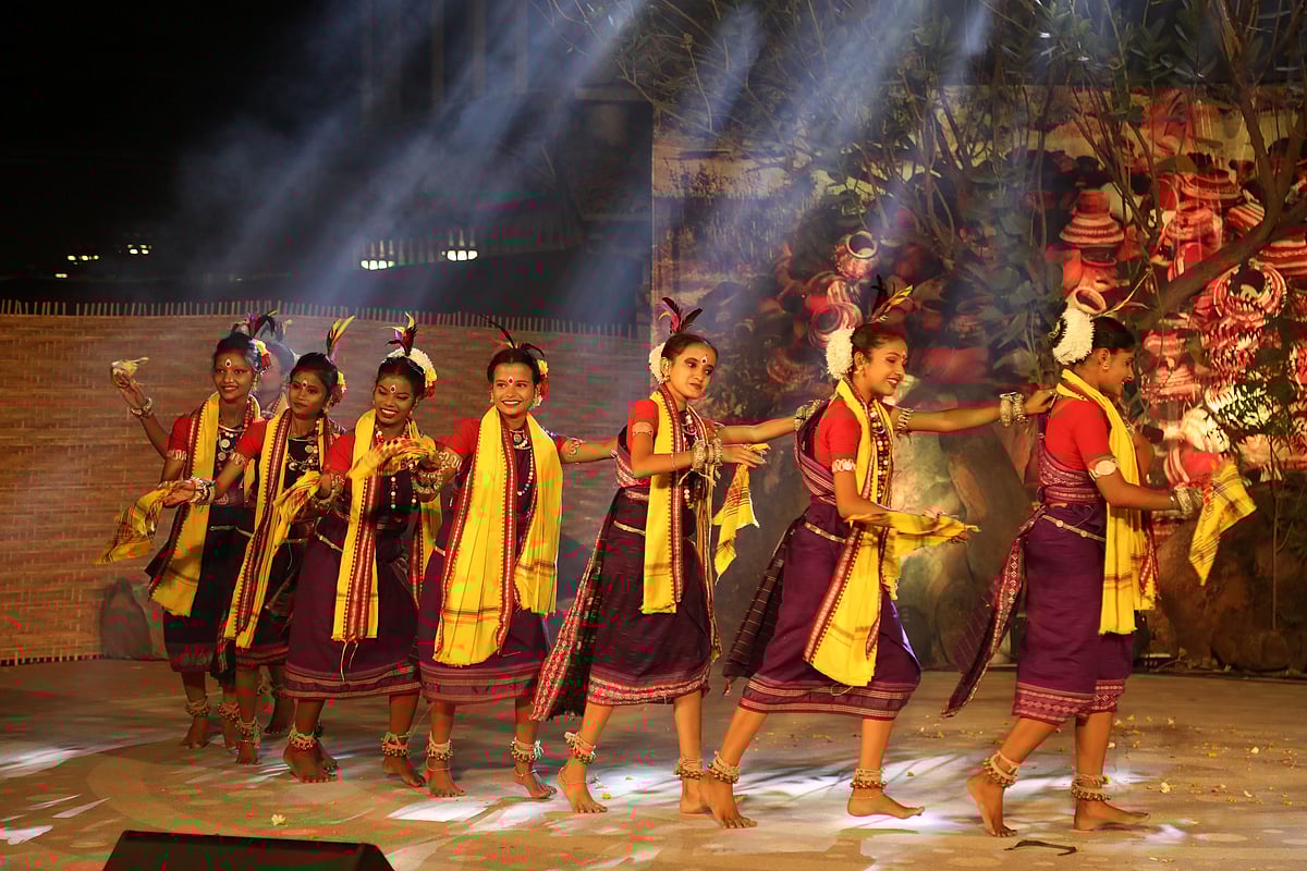 Bhopal: Bundeli songs, folk, tribal dance delight audience on Day 4 of ...