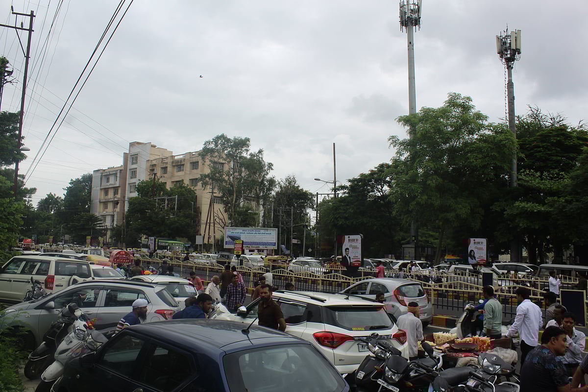 Indore: Traffic jam on AB Road