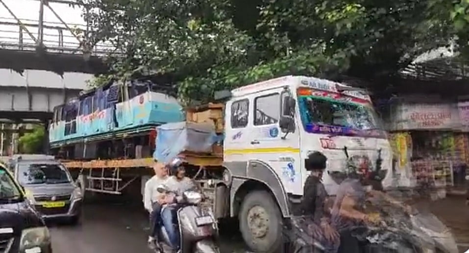 Mumbai: Locomotive hits bridge at King's Circle, no damage done