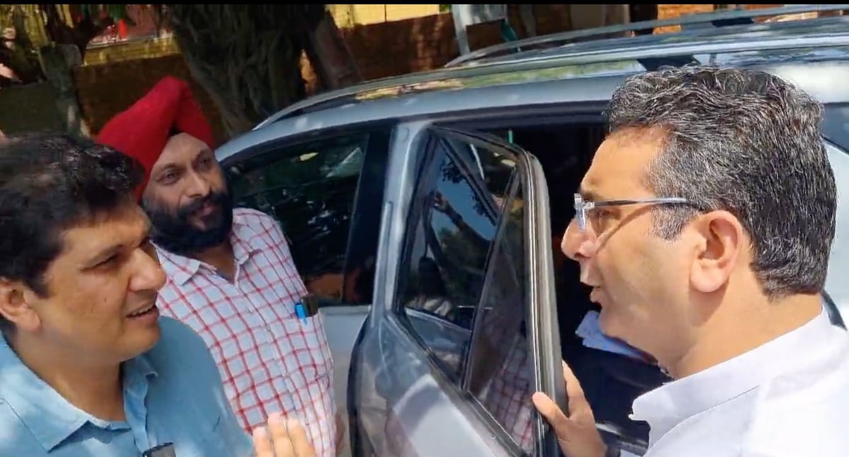 Watch video: AAP MLA and BJP spokesperson Gaurav Bhatia get into a tiff ...