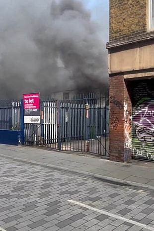 London Bridge Fire: Rail routes closed, building evacuated after blaze ...