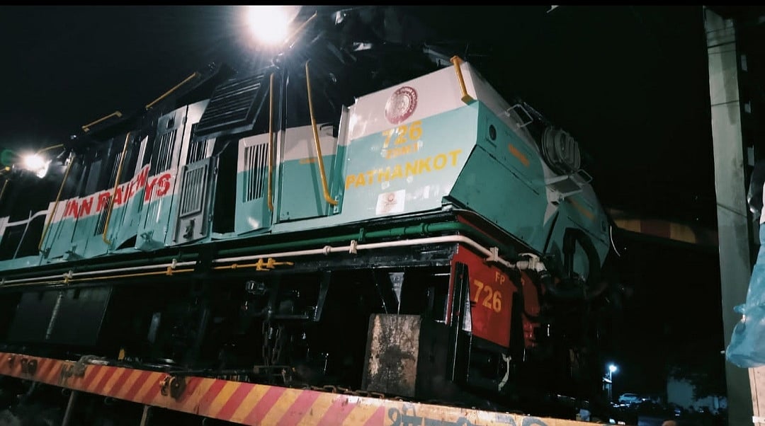 Mumbai: Locomotive hits bridge at King's Circle, no damage done
