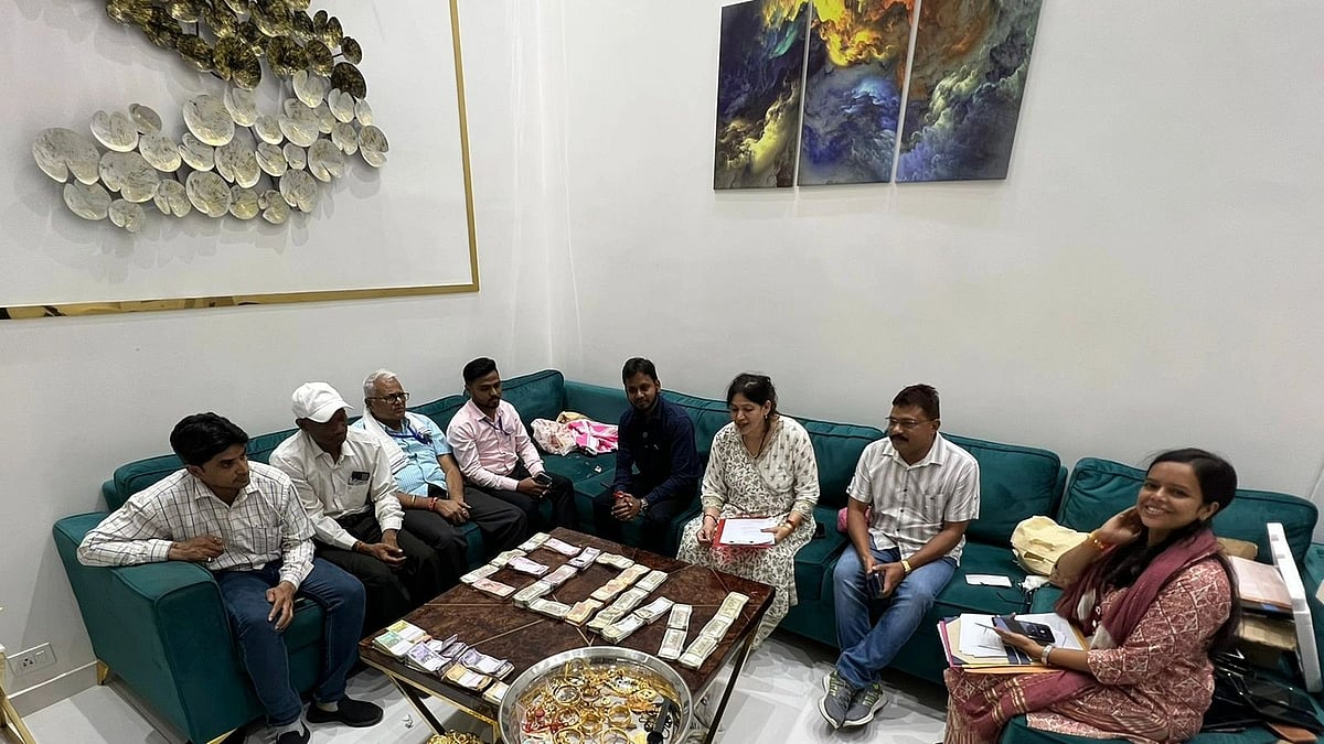 EOW Jabalpur raids RTO official’s house; expensive home theatre system ...