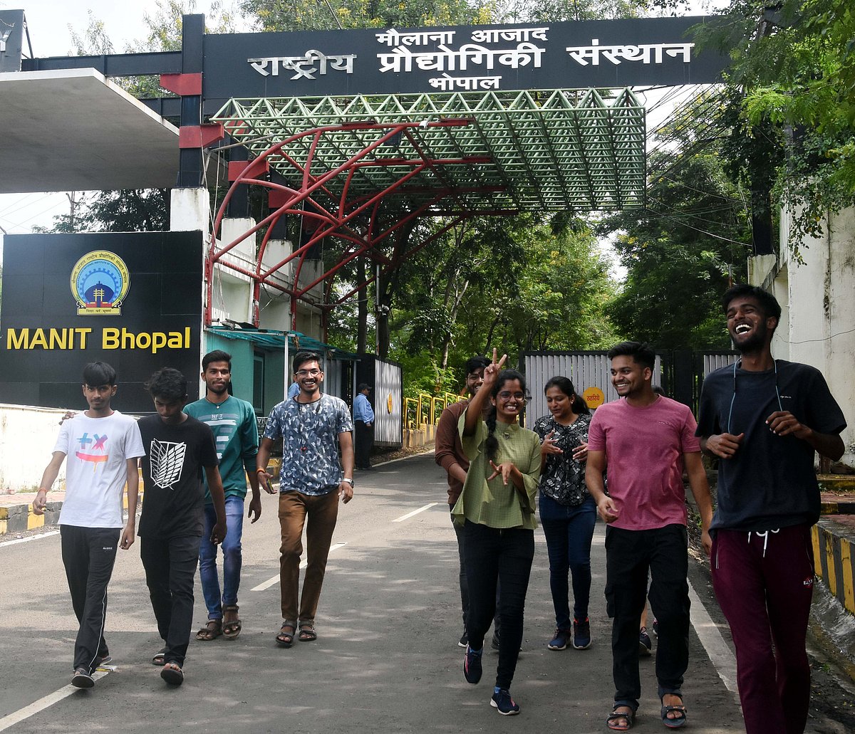 Tiger on prowl on MANIT campus: UG students start vacating hostels, PG ...