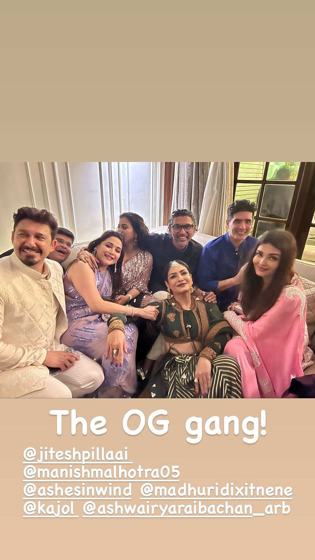 Raveena Tandon, Aishwarya Rai Bachchan pose for a happy selfie at ...