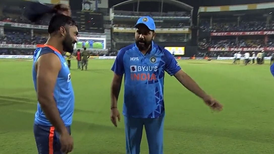 Ind vs SA: Rohit Sharma shares light moment with Dinesh Karthik after ...