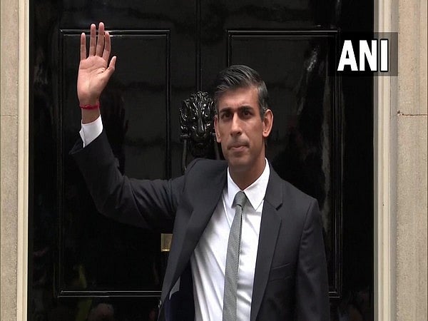 Rishi Sunak displays his Hindu faith, wears sacred 'Kalawa' thread ...