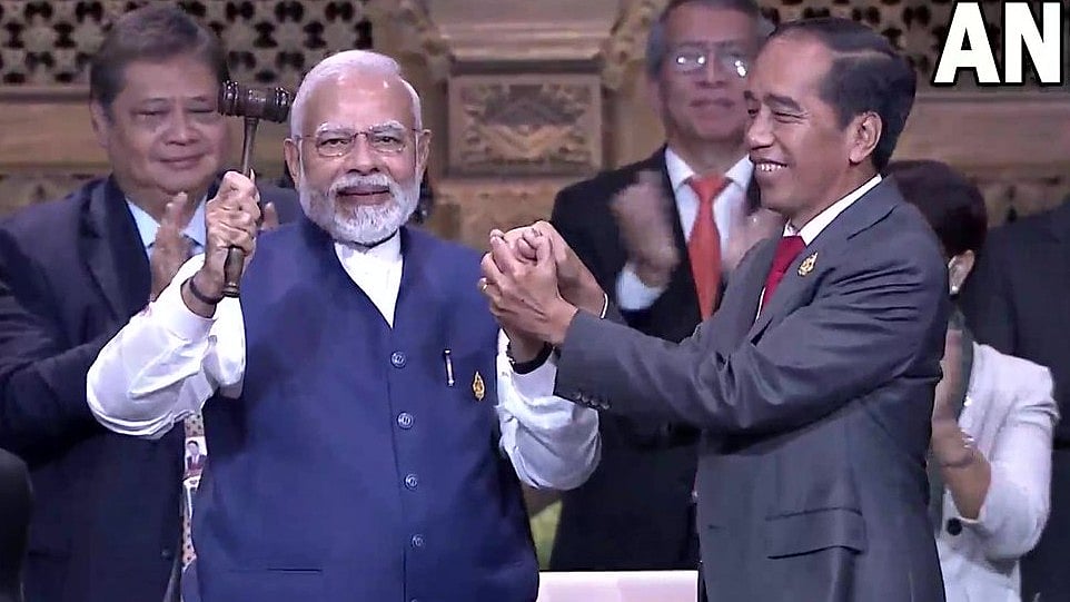 WATCH: Indonesian President Joko Widodo symbolically hands over G20 Presidency to PM Narendra ...